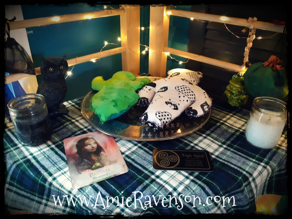 Creating a Yule or Winter Solstice Altar - Amie Ravenson